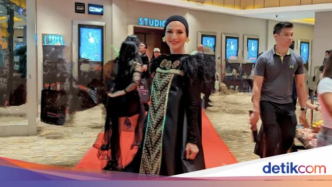 Wanda Hamidah Suka Kulineran Bareng Anak dan Jajan Durian
