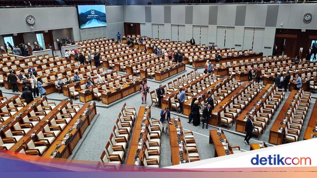 Video Rapat Paripurna Pengesahan Revisi UU Pilkada Hari Ini Ditunda