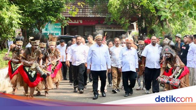 John Wempi Datangi DPP Gerindra, Terima Rekomendasi Pilgub Papua Tengah John Wempi Datangi DPP Gerindra, Terima Rekomendasi Pilgub Papua Tengah