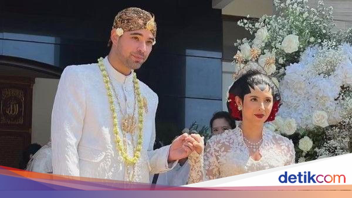 Foto: Akad Nikah Putri Susi Pudjiastuti dan Bule Prancis, Ada Momen Haru