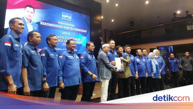 AHY Serahkan Surat Dukungan PD ke Dedi Mulyadi-Erwan Maju Pilgub Jabar AHY Serahkan Surat Dukungan PD ke Dedi Mulyadi-Erwan Maju Pilgub Jabar