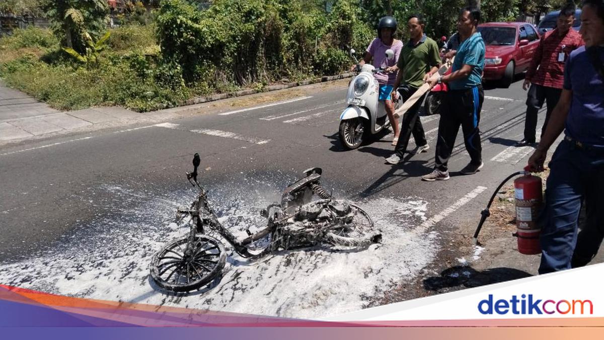 Motor Terbakar Setelah Isi Bensin Eceran di Karangasem