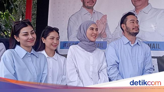 Jeje Govinda-Asep Ismail Daftar ke KPU Diantar Syahnaz-Nagita Slavina