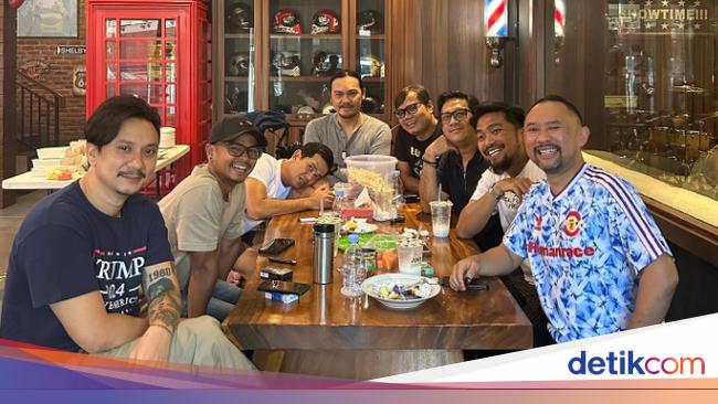 Ronal Suryapradja Hangout Seru Bareng The Prediksi