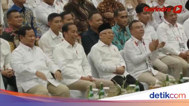 Tawa Jokowi Dengar Muzani Harap Cinta ke Gerindra Bersemi dari Baju Tawa Jokowi Dengar Muzani Harap Cinta ke Gerindra Bersemi dari Baju
