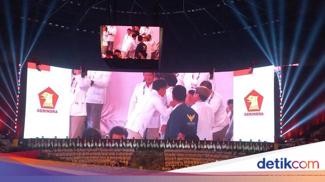 Prabowo hingga Gibran Hadiri Rapimnas Gerindra di Indonesia Arena