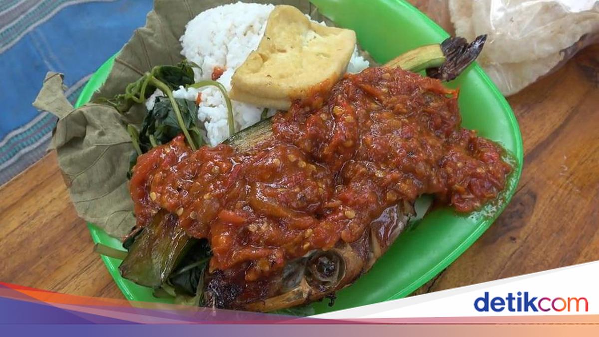 Sedep Poll! Sego Sambel Ikan Asap Racikan Mbak Dias di Lamongan