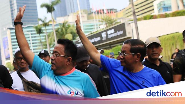 Pramono-Rano Sapa Pengunjung CFD Jakarta