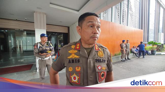 Satpol PP Sumsel Surati Paslon agar Pemasangan Baliho-Spanduk Lebih Tertib