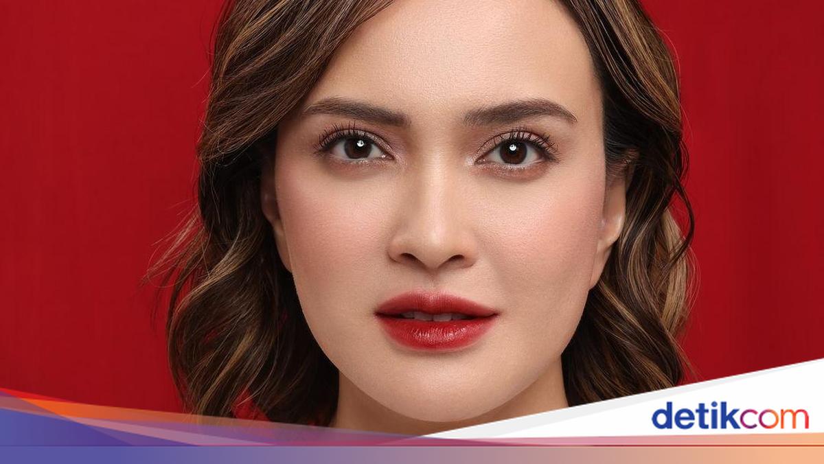 7 Foto KTP Seleb Ini Cantik & Totalitas Abis, Ada yang Sampai Sewa MUA