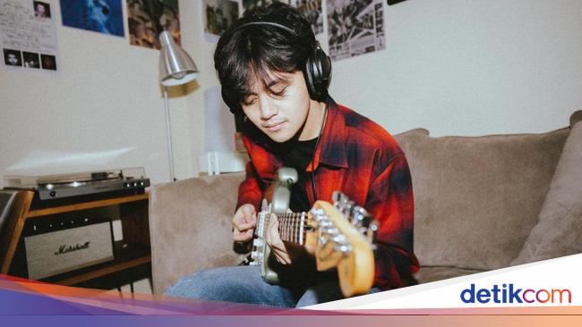 Arash Buana Rilis Album Kedua Paling Sentimental