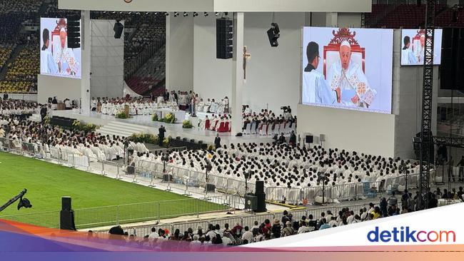 Khotbah Lengkap Paus Fransiskus Saat Pimpin Misa Akbar di Stadion GBK