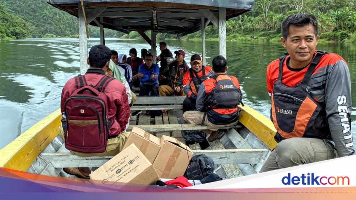 Masalah Serius di Balik Guru di Sukabumi Naik Perahu Bocor ke Sekolah