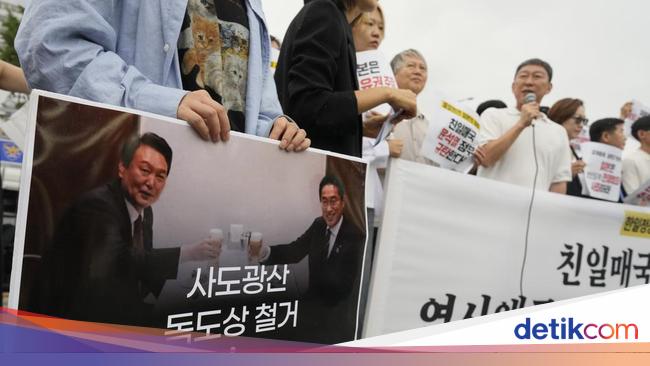 Aksi Protes Menentang PM Jepang Fumio Kishida Berkunjung ke Korsel Aksi Protes Menentang PM Jepang Fumio Kishida Berkunjung ke Korsel