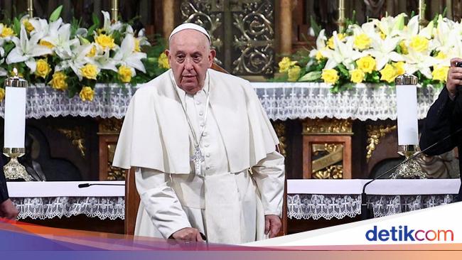 Kondisi Kesehatan Paus Fransiskus, Dirawat Intensif karena Gejala 'Kompleks'