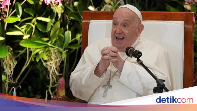 Paus Fransiskus Dalam Kondisi Kritis karena Pneumonia, tapi Masih Sadar Paus Fransiskus Dalam Kondisi Kritis karena Pneumonia, tapi Masih Sadar