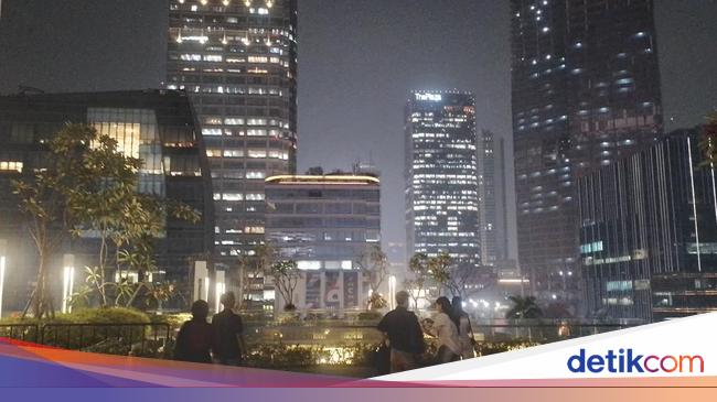 Potret Skydeck Sarinah, Spot Baru dengan Panorama Pencakar Langit Jakarta