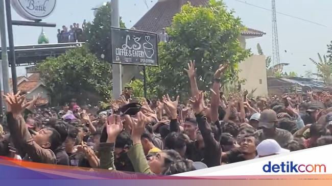 Heboh Bos Batik Pekalongan Sebar Duit Rp 35 Juta, Warga Berebut hingga ...