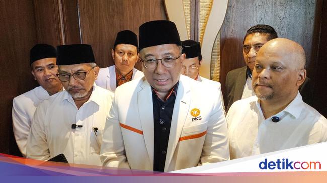 PKS Panaskan Mesin Partai Menangkan Syaikhu-Ilham di Pilgub Jabar PKS Panaskan Mesin Partai Menangkan Syaikhu-Ilham di Pilgub Jabar