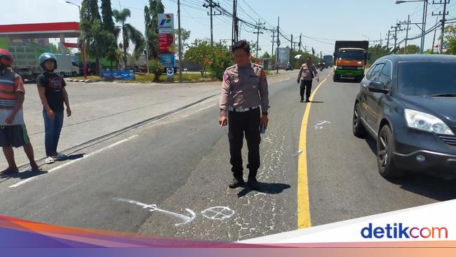 2 Motor Terlibat Kecelakaan Adu Banteng di Gresik, Satu Tewas-Satu Kritis 2 Motor Terlibat Kecelakaan Adu Banteng di Gresik, Satu Tewas-Satu Kritis