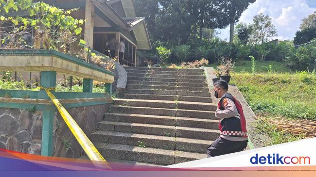 Geger Penjaga Vila Bandung Ditemukan Tewas Membusuk di Atas Sofa Geger Penjaga Vila Bandung Ditemukan Tewas Membusuk di Atas Sofa