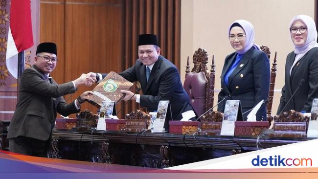 DPRD dan Gubernur Sepakati Raperda APBD Sumsel TA 2025
