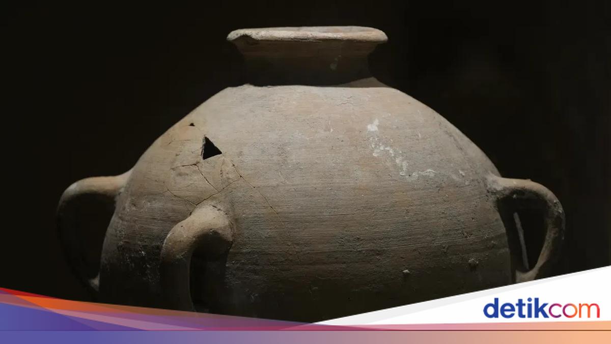 Guci Kuno yang Dipecahkan Bocah 4 Tahun Itu Dipamerkan Lagi di Israel