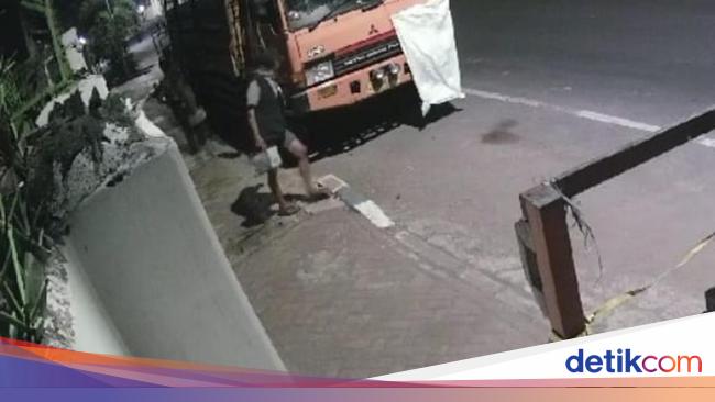 Pencurian Aki Truk Parkir di Kota Pasuruan Terekam CCTV