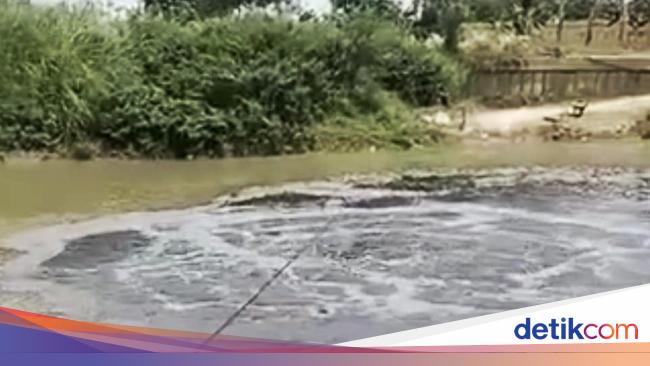 Viral Semburan Air Hitam di Sungai Citarum, Ini Kata DLHK Karawang