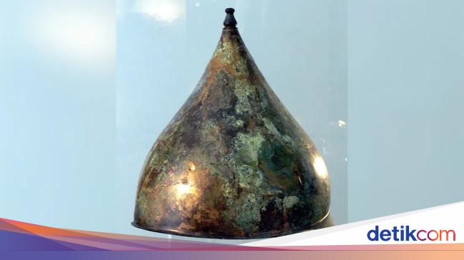 Helm Kuno Bangsa Celtic Ditemukan di Negara Ini, Usianya 2.300 Tahun