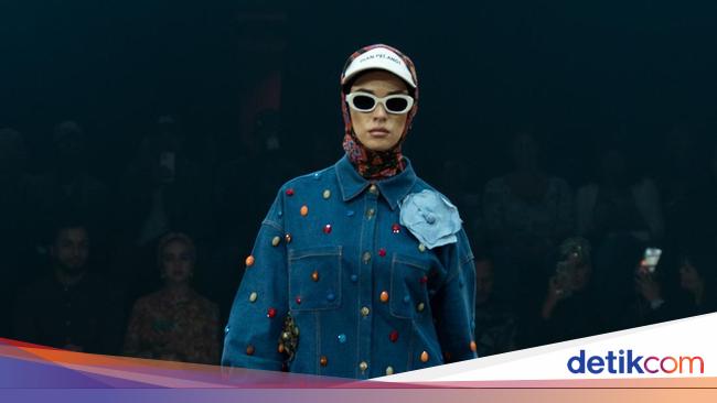 Foto: Koleksi Dian Pelangi di IN2MF Paris 2024, Angkat Kain Tenun Palembang