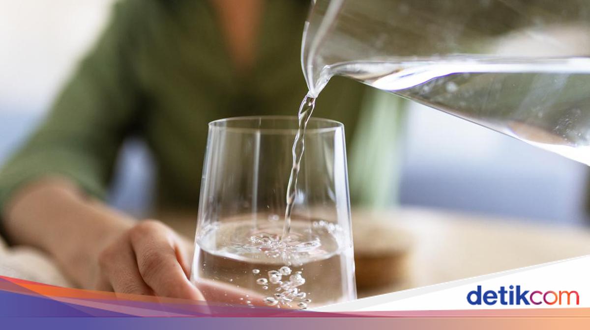Benarkah Minum Air Putih Sebelum Tidur Merusak Ginjal?