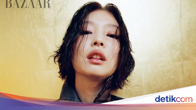 7 Gaya Jennie BLACKPINK Tampil Badass dengan Rambut Bob dan Baju Transparan
