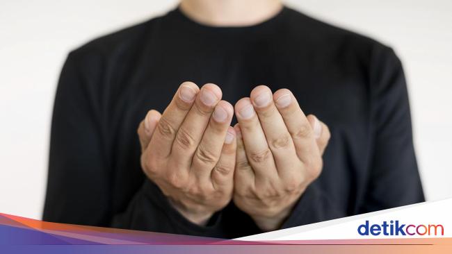 Apakah Mengangkat Tangan saat Berdoa Hukumnya Wajib? Apakah Mengangkat Tangan saat Berdoa Hukumnya Wajib?