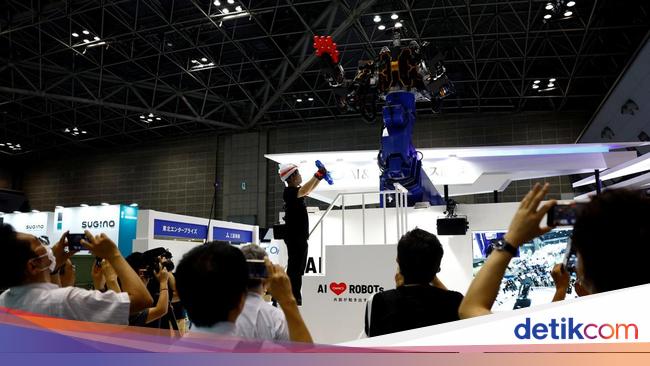 Robot Raksasa Jepang Unjuk Gigi Perbaiki Kabel Kereta, Tekan Kecelakaan ...