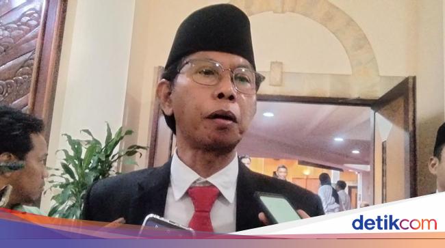 Gelar Rapat Paripurna, DPRD Surabaya Bahas Usulan Pembentukan Fraksi Gelar Rapat Paripurna, DPRD Surabaya Bahas Usulan Pembentukan Fraksi