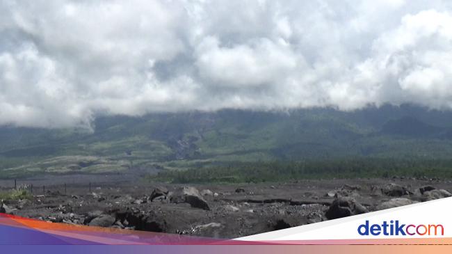 Gunung Semeru 8 Kali Erupsi Pagi Ini