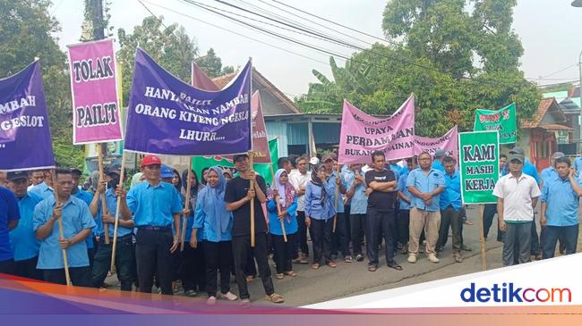 Pabrik Sarung Panamtex Pekalongan Diputus Pailit, Buruhnya Gelar Aksi ...