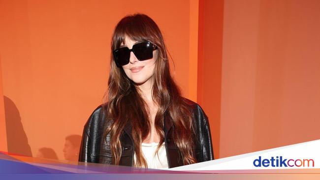 Foto Adu Seksi Seleb Pakai Baju Transparan Di Show Gucci Spring 2024