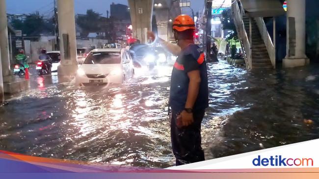 Jakarta Hujan Deras, Jalan Ciledug Raya Jaksel Banjir