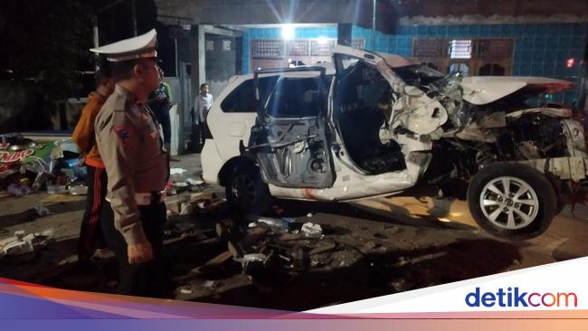 Bus Efisiensi Tabrak Mobil dan Vespa di Temon Kulon Progo, 2 Tewas
