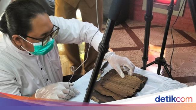 Menjaga Kelestarian Manuskrip Kuno di Ciamis Lewat Digitalisasi