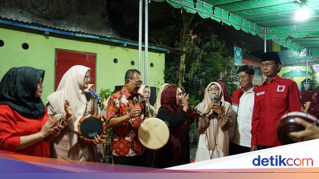 PDIP Surabaya Galang Warga Menangkan Risma-Gus Hans dan Eri-Armuji PDIP Surabaya Galang Warga Menangkan Risma-Gus Hans dan Eri-Armuji