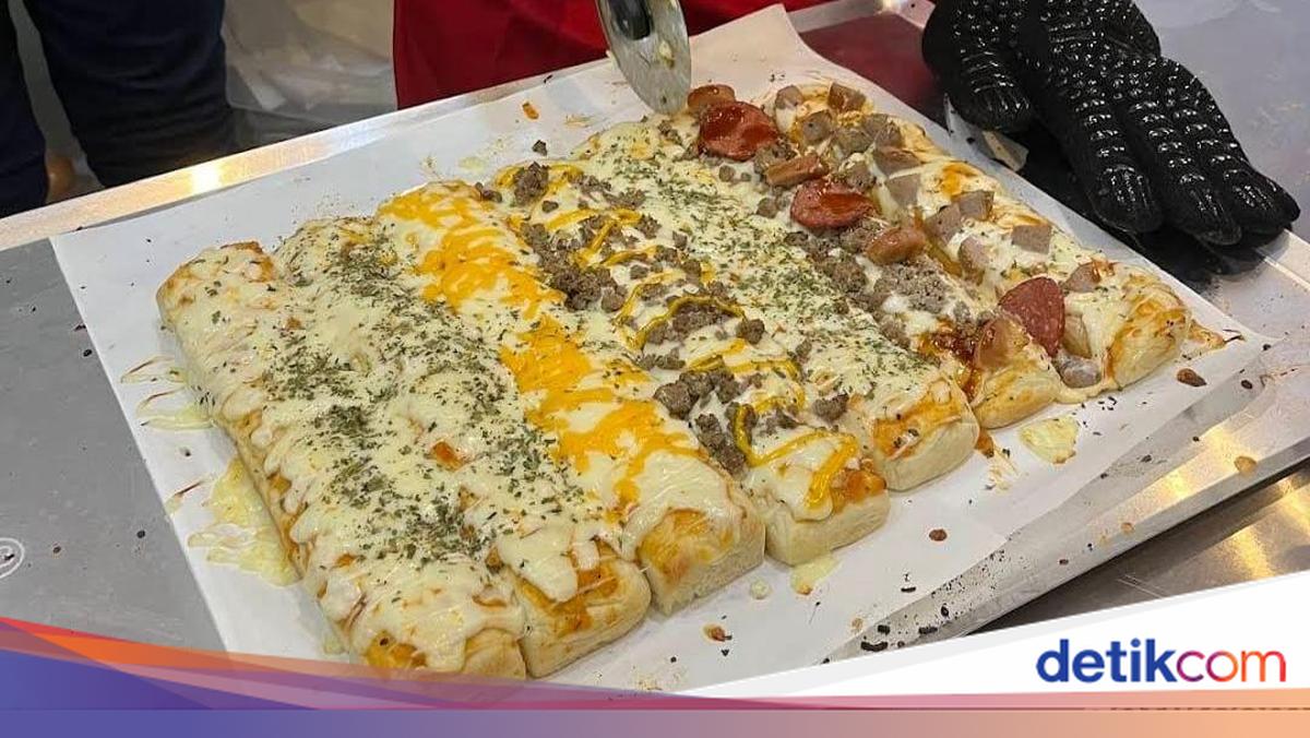 Yummy! Sensasi Makan Pizza Pepperoni hingga Keju Mulur yang Ditarik