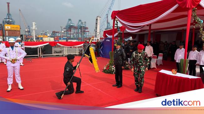 Jokowi Beri Samkaryanugraha ke KRI Nanggala yang Tenggelam pada 2021