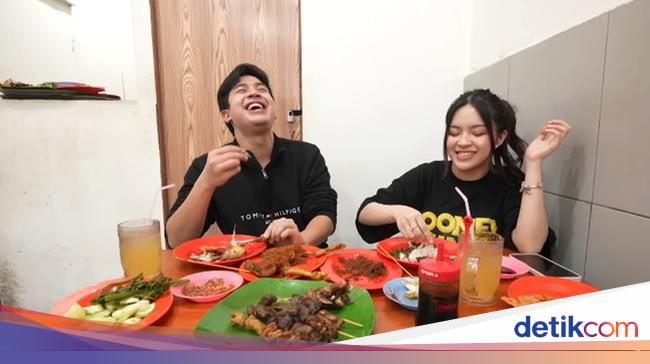 Gaya Jerome Polin Saat Makan di Warteg hingga Warung Pecel Lele