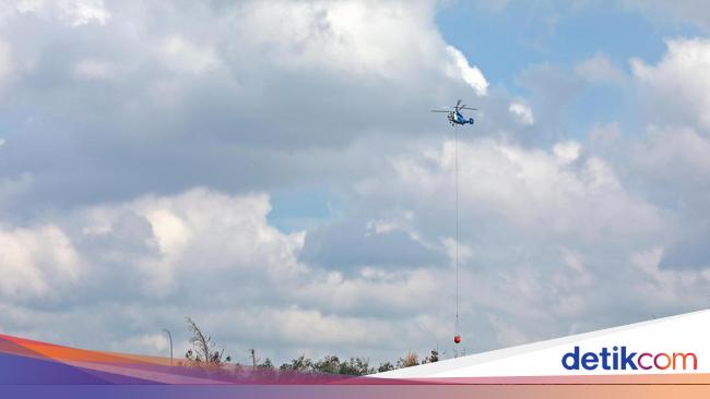 5 Helikopter Dikerahkan Water Bombing 4 Daerah di Sumsel