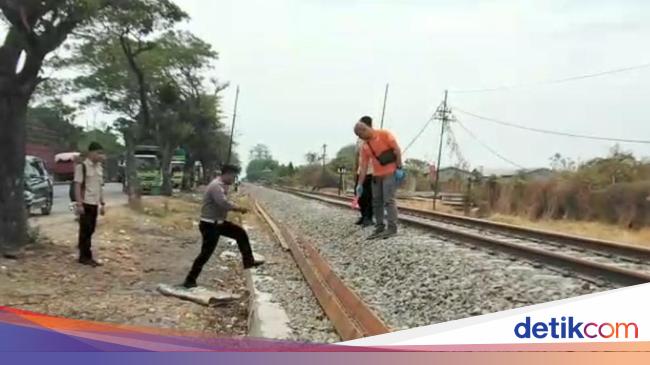 Motor Hilang Kendali, Biker di Pasuruan Tewas Tertabrak KA Tawang Alun