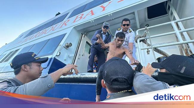 Bakamla Evakuasi 3 Nelayan yang Tenggelam di Perairan Batam