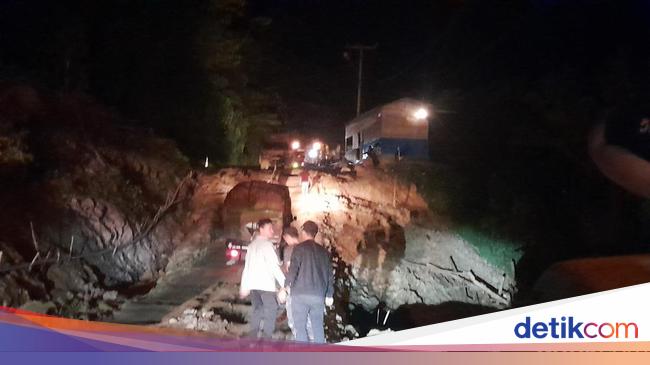 Kendaraan Roda 6 Lebih Dilarang Melintasi Batu Jomba Tapsel Kendaraan Roda 6 Lebih Dilarang Melintasi Batu Jomba Tapsel